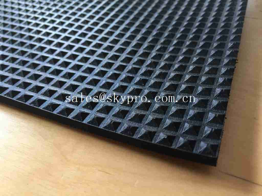 Diamond Gym Rubber Floor Matting Commerical Anti - Slip Pyramid Pattern ...