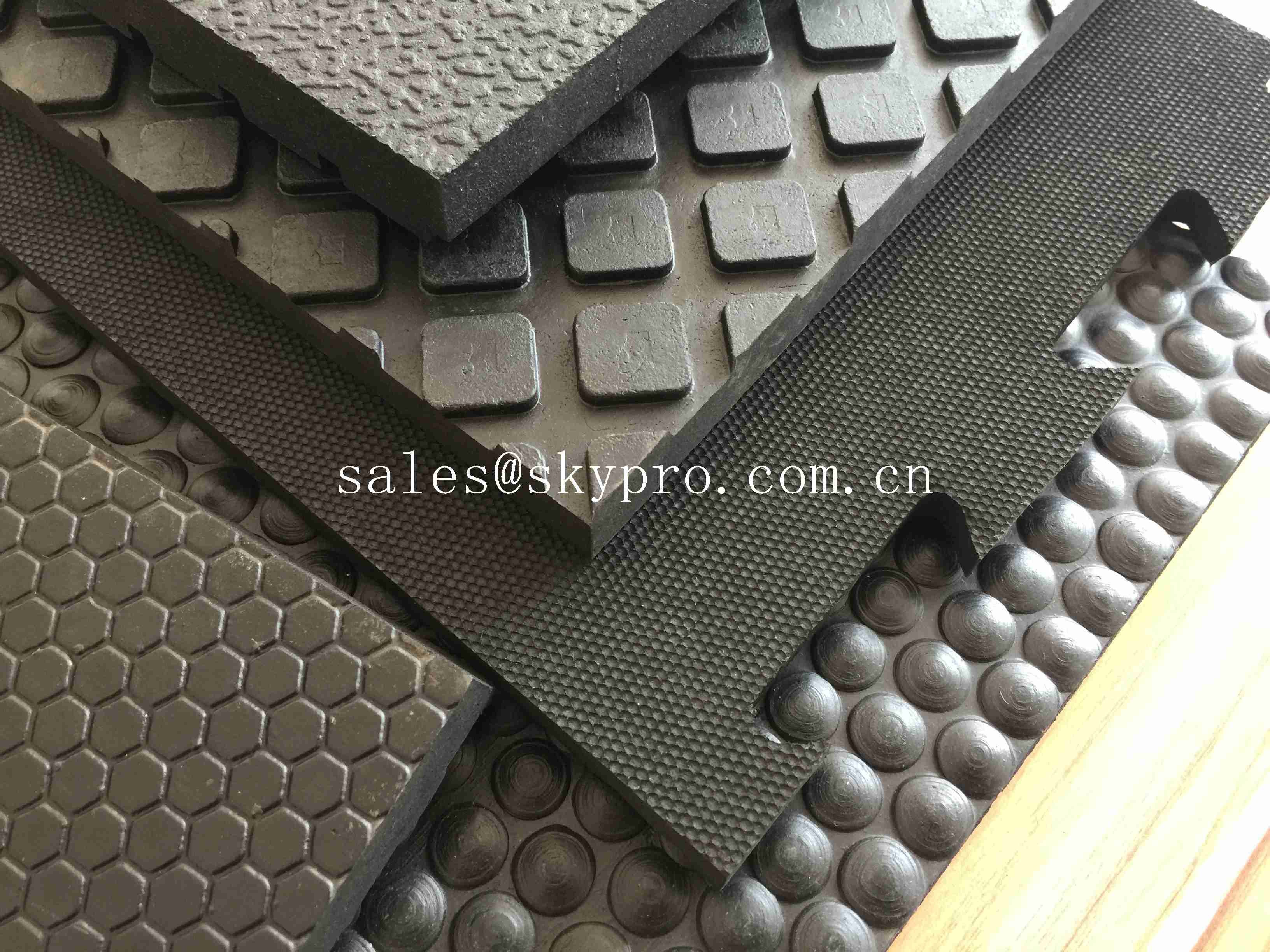 Interlocking 16mm Cubicle Cow Mattress Nylon Cloth Insertion Non-slip ...